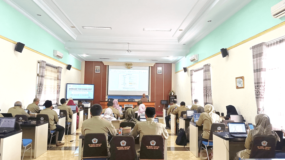 PENYUSUNAN KURIKULUM OPERASIONAL SATUAN PENDIDIKAN TAHUN PELAJARAN 2023/2024 – SMK Negeri 1 ...